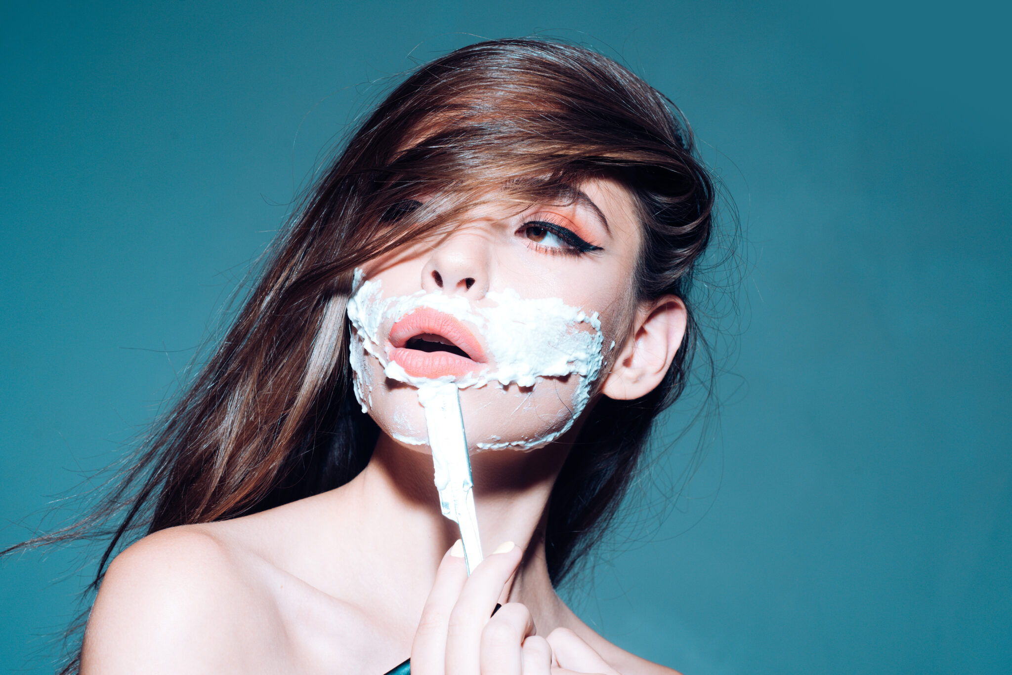 Why face shaving is the new trend, and how it works? - LUX NOMADE